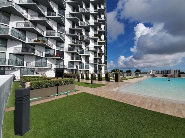 Luxury apartment complex for rent in Doral, United States