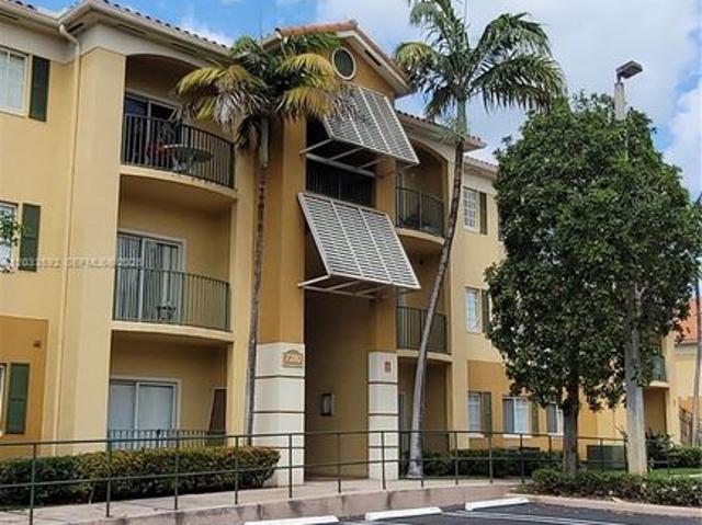 Luxury apartment complex for rent in Doral, United States
