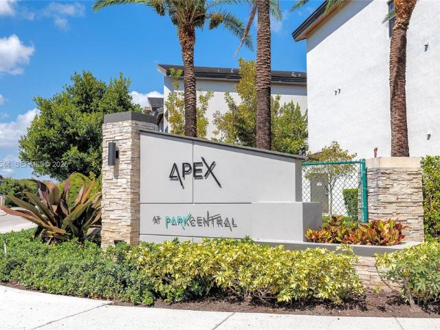 Luxury apartment complex for rent in Doral, United States