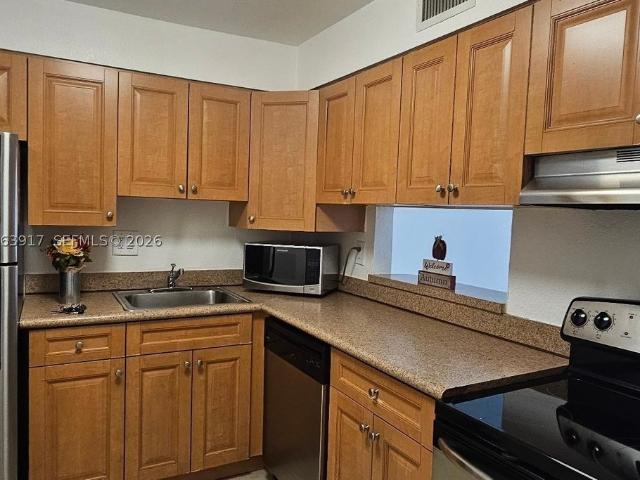 Luxury apartment complex for rent in Doral, United States