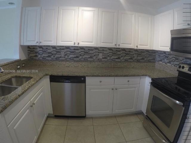 Luxury apartment complex for rent in Doral, United States