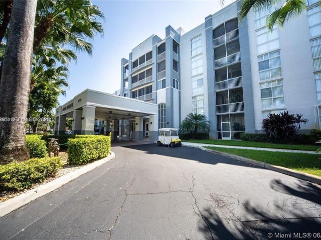 Luxury apartment complex for rent in Doral, United States