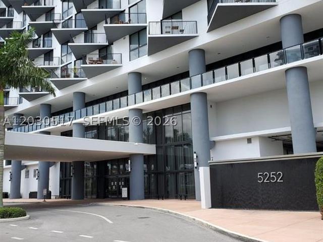 Luxury apartment complex for rent in Doral, United States