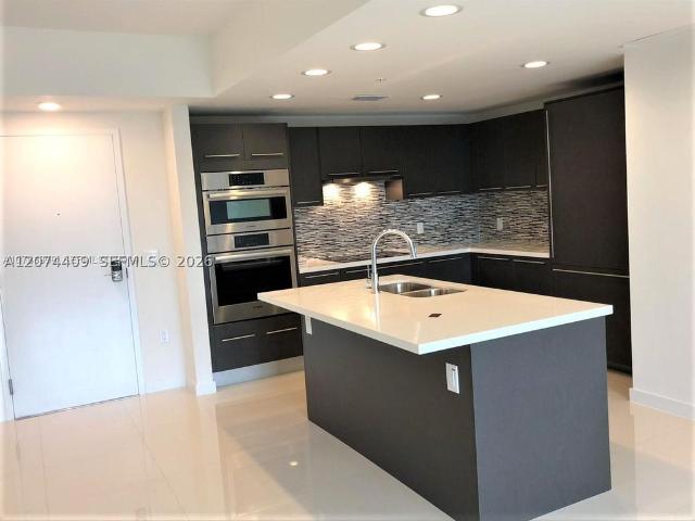 Luxury apartment complex for rent in Doral, United States