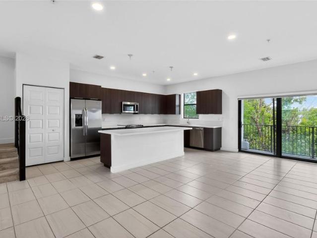 Luxury apartment complex for rent in Doral, United States