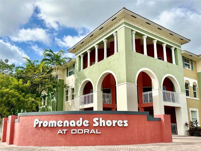 Luxury apartment complex for rent in Doral, United States