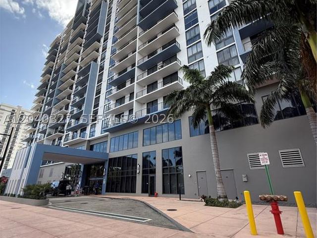 Luxury apartment complex for rent in Doral, United States