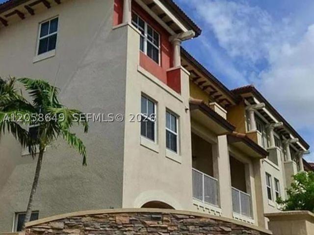 Luxury apartment complex for rent in Doral, United States