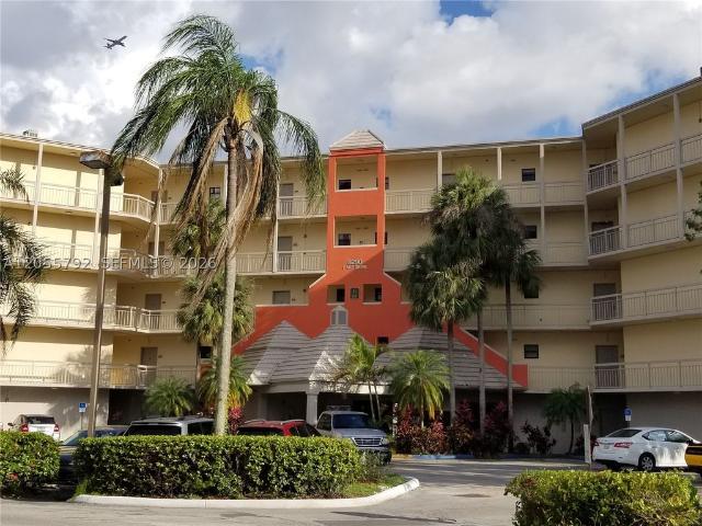 Luxury apartment complex for rent in Doral, United States
