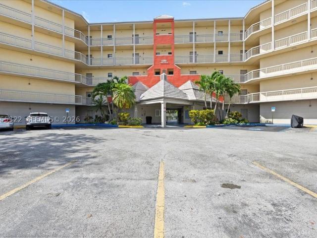 Luxury apartment complex for rent in Doral, United States