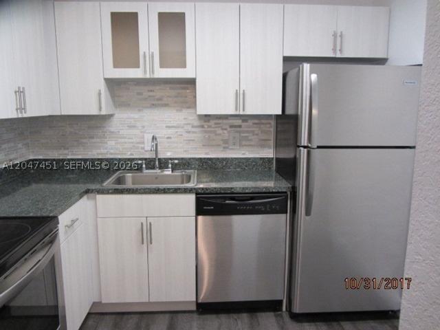 Luxury apartment complex for rent in Doral, United States