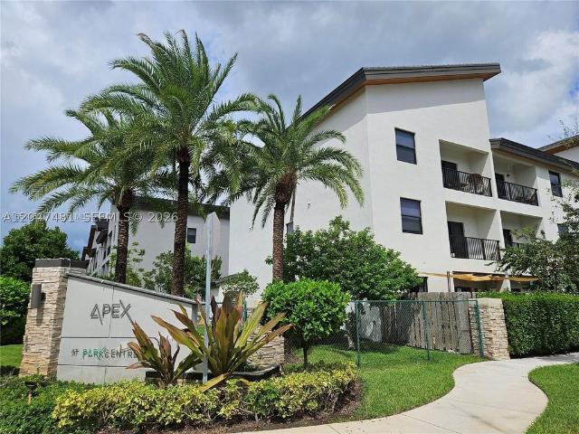 Luxury apartment complex for rent in Doral, United States