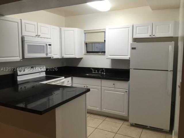 Luxury apartment complex for rent in Doral, United States