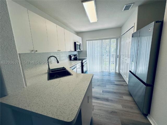 Luxury apartment complex for rent in Doral, United States