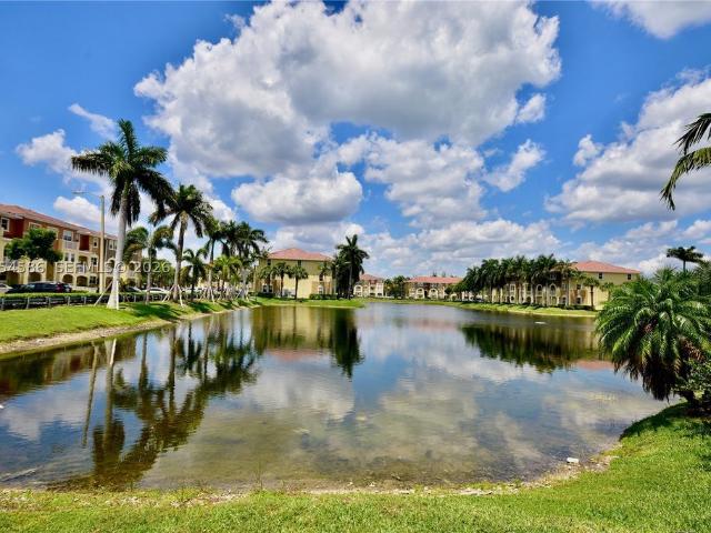 Luxury apartment complex for rent in Doral, United States