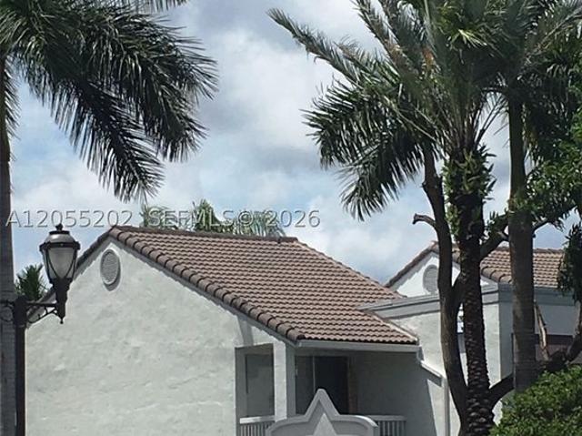Luxury apartment complex for rent in Doral, United States