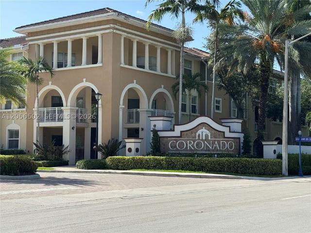 Luxury apartment complex for rent in Doral, United States