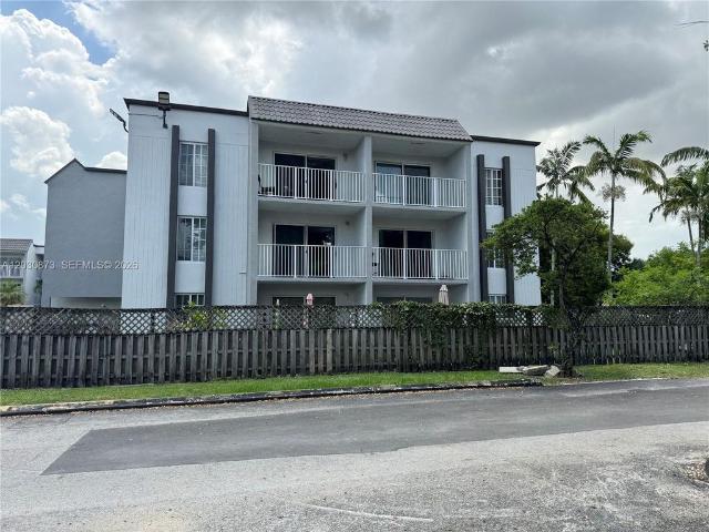 Luxury apartment complex for rent in Doral, United States