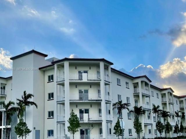 Luxury apartment complex for rent in Doral, United States