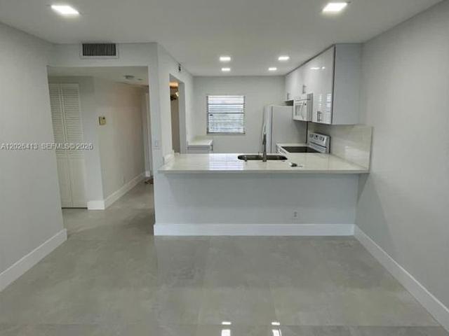 Luxury apartment complex for rent in Davie, Florida