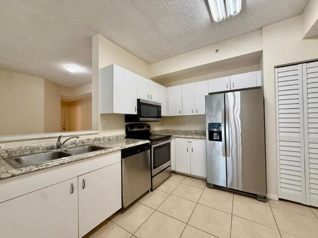 Luxury apartment complex for rent in Davie, Florida