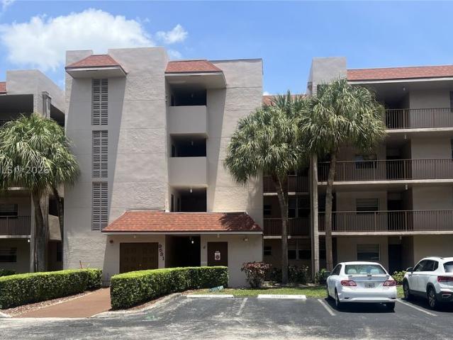 Luxury apartment complex for rent in Davie, Florida