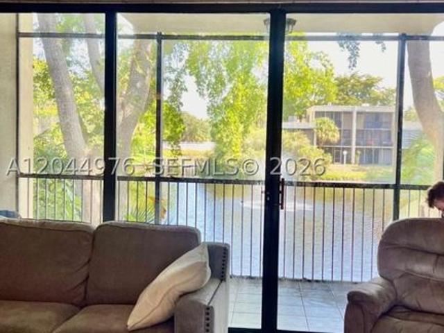 Luxury apartment complex for rent in Davie, Florida