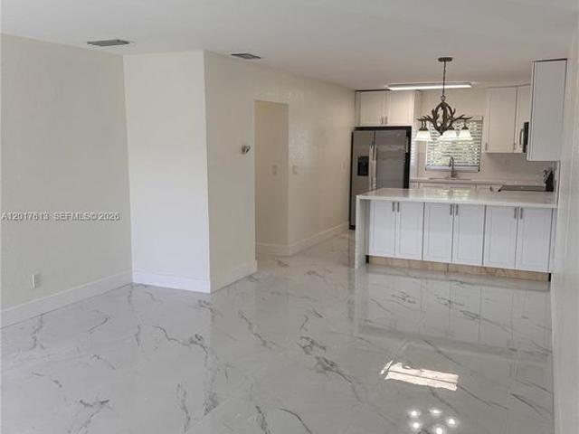 Luxury apartment complex for rent in Davie, Florida