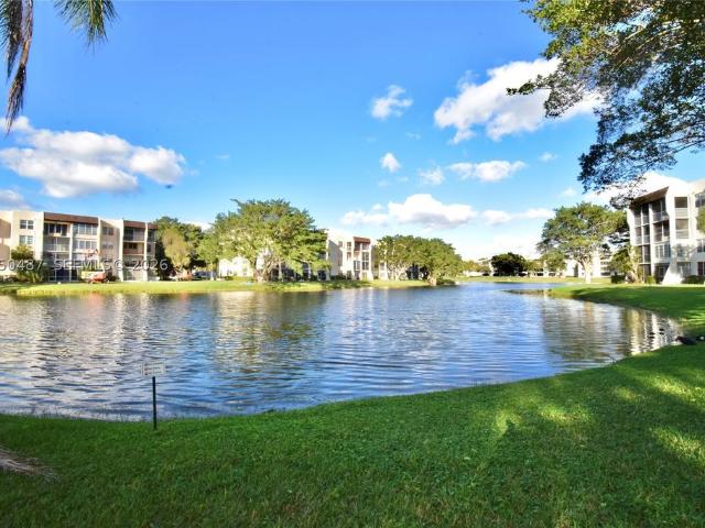 Luxury apartment complex for rent in Davie, Florida