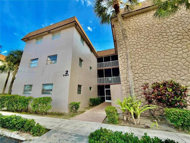 Luxury apartment complex for rent in Davie, Florida