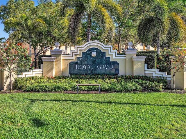 Luxury apartment complex for rent in Davie, Florida