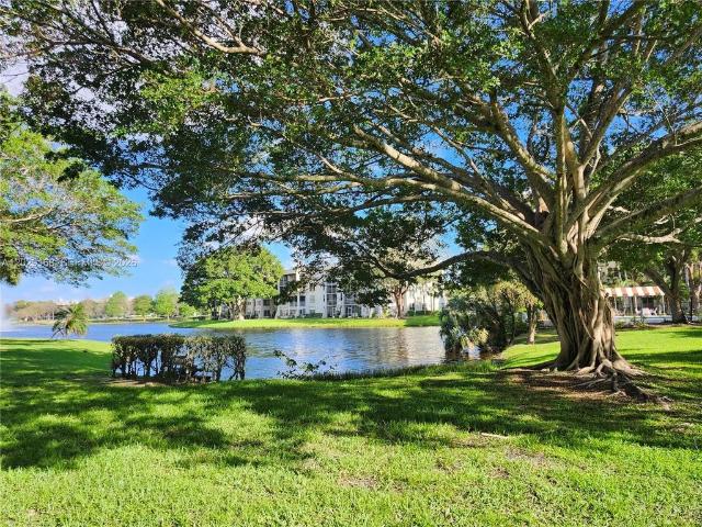 Luxury apartment complex for rent in Davie, Florida
