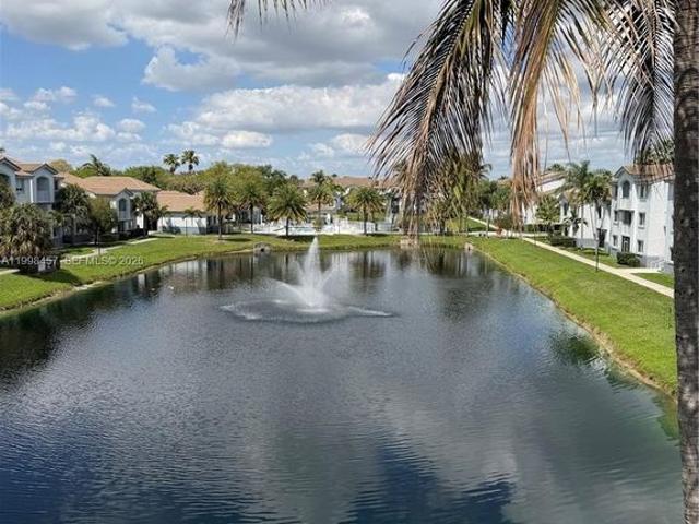 Luxury apartment complex for rent in Davie, Florida