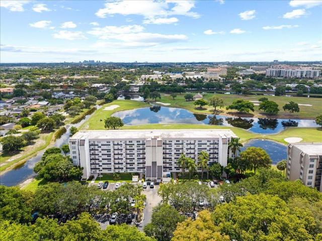 Luxury apartment complex for rent in Davie, Florida