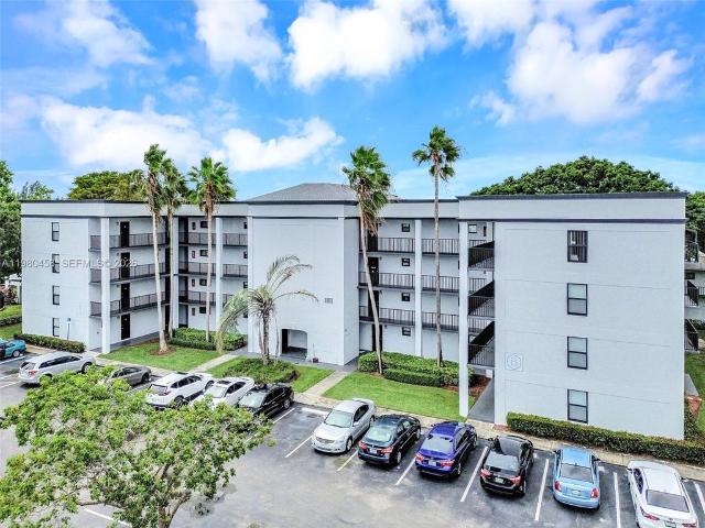 Luxury apartment complex for rent in Davie, Florida
