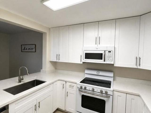 Luxury apartment complex for rent in Davie, Florida