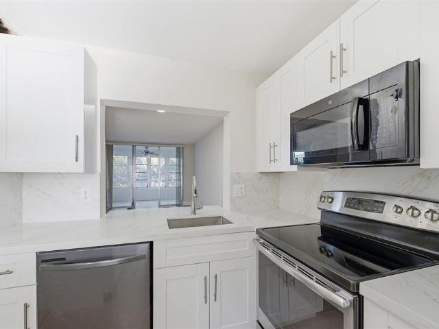 Luxury apartment complex for rent in Davie, Florida