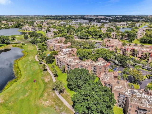 Luxury apartment complex for rent in Davie, Florida