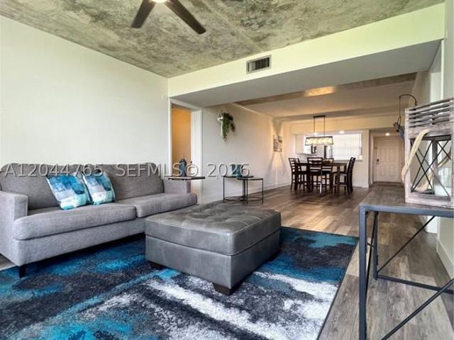 Luxury apartment complex for rent in Davie, Florida