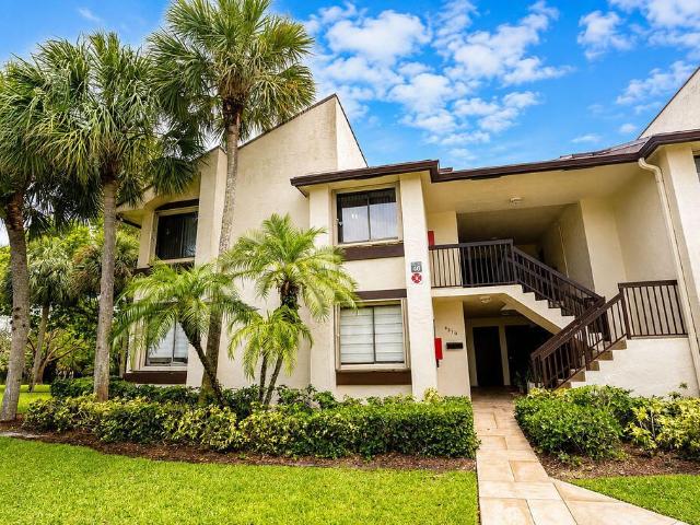 Luxury apartment complex for rent in Davie, Florida