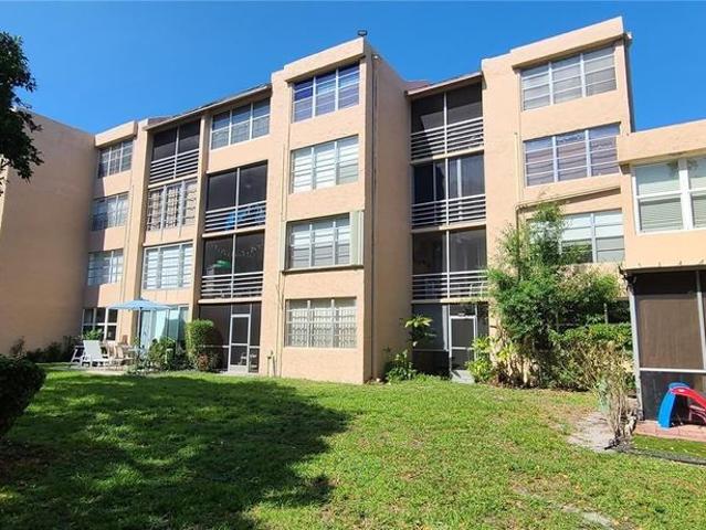 Luxury apartment complex for rent in Davie, Florida