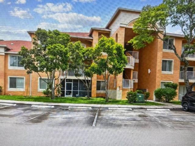Luxury apartment complex for rent in Davie, Florida