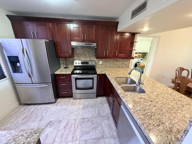 Luxury apartment complex for rent in Davie, Florida