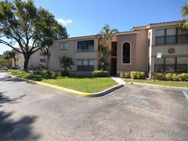 Luxury apartment complex for rent in Davie, Florida