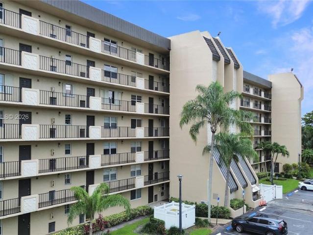 Luxury apartment complex for rent in Davie, Florida