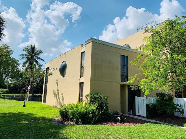 Luxury apartment complex for rent in Davie, United States