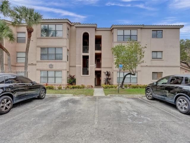 Luxury apartment complex for rent in Davie, United States