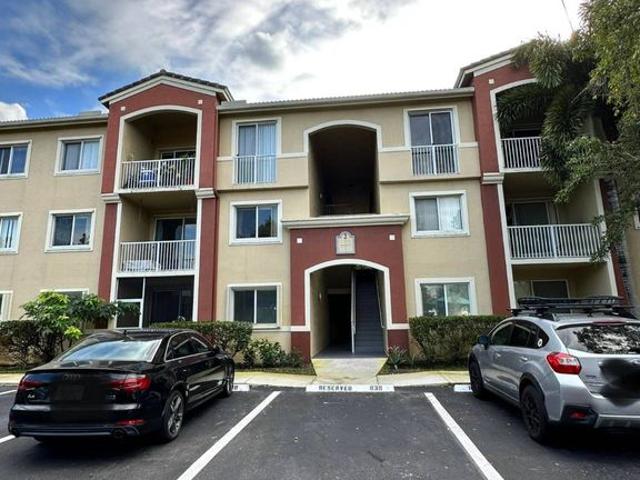 Luxury apartment complex for rent in Davie, United States