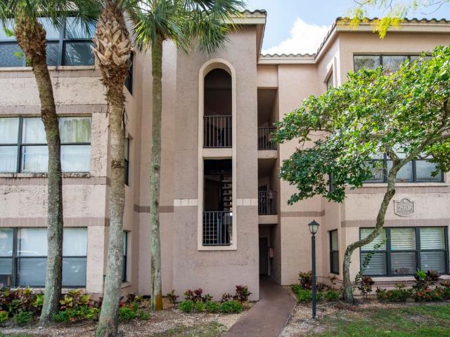 Luxury apartment complex for rent in Davie, United States