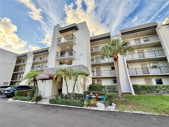 Luxury apartment complex for rent in Davie, United States